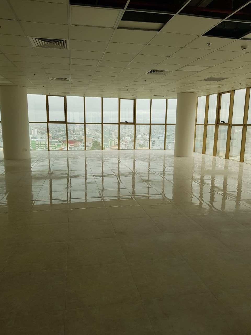 178m2 conventional office for lease in Da Nang | SHB Building｜オフィスを借りる ...